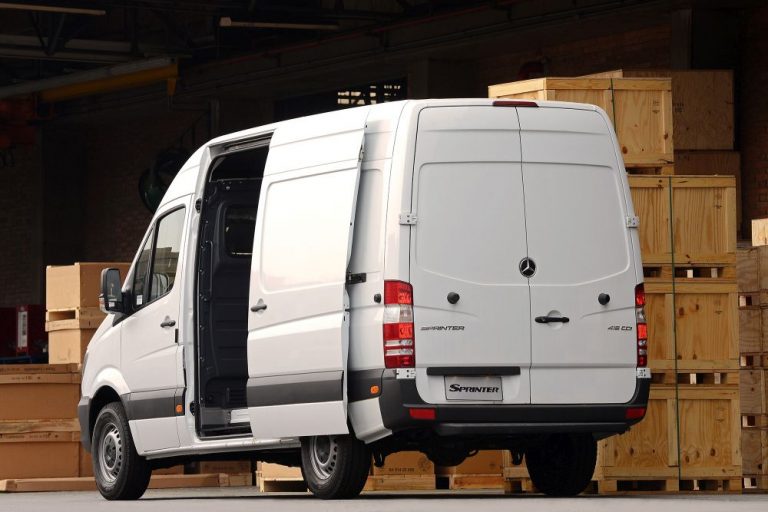 Nova Sprinter recebe retoques visuais e mais itens de segurança e conforto