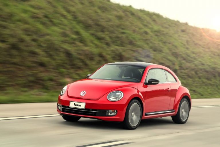 Volkswagen Fusca sai de linha no Brasil; relembre a evolução do besouro ...