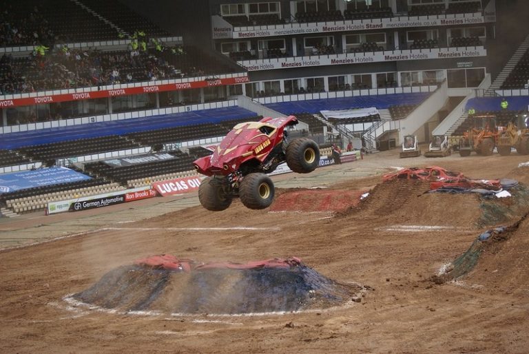 Conheça os monster trucks mais ogros do mundo