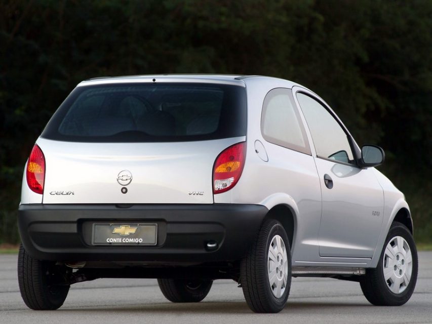 Relembre carros marcantes dos anos 2000