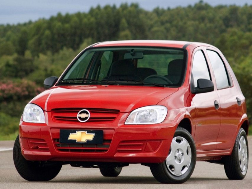 Relembre carros marcantes dos anos 2000