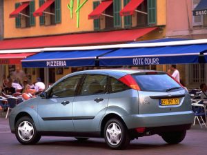 Relembre carros marcantes dos anos 2000