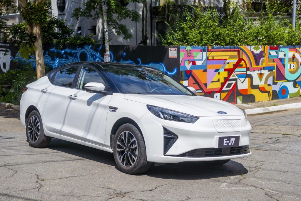 JAC E-J7 2022: Ficha Técnica, Preços, Fotos, Tecnologia, Autonomia