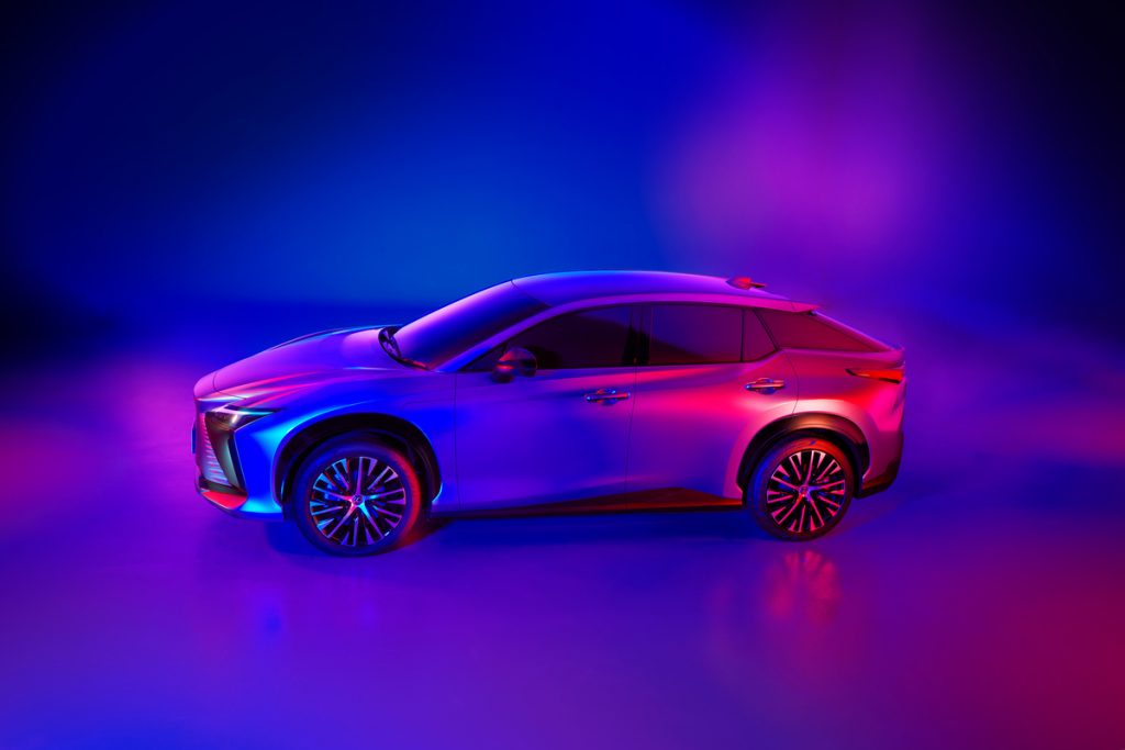 Lexus, marca de luxo da Toyota, revela teaser do primeiro carro elétrico