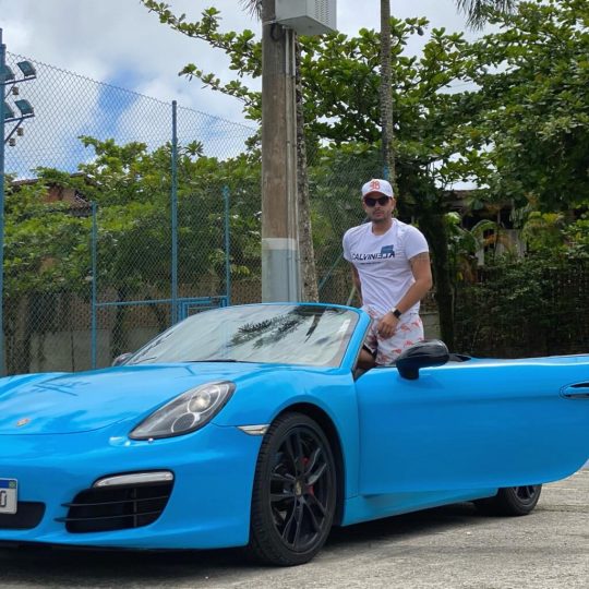 Conheça Rodolfo Toledo, o "agente" dos carros de luxo dos famosos