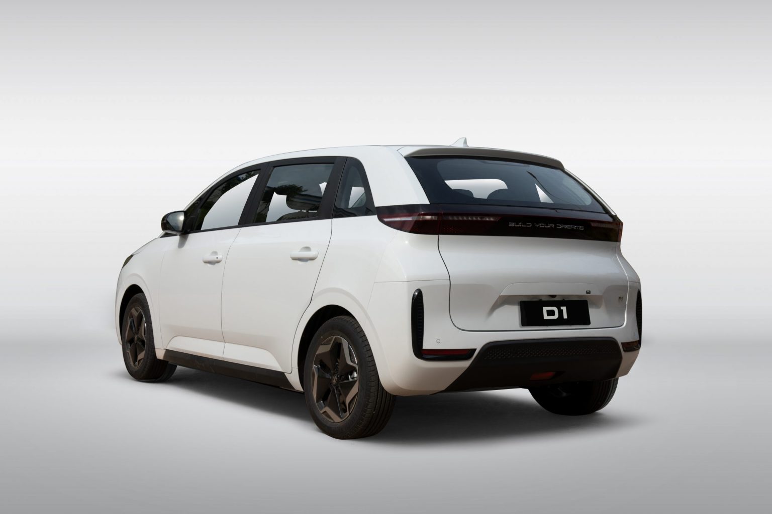 BYD Brasil entrega primeira unidade do elétrico D1 EV; veja detalhes