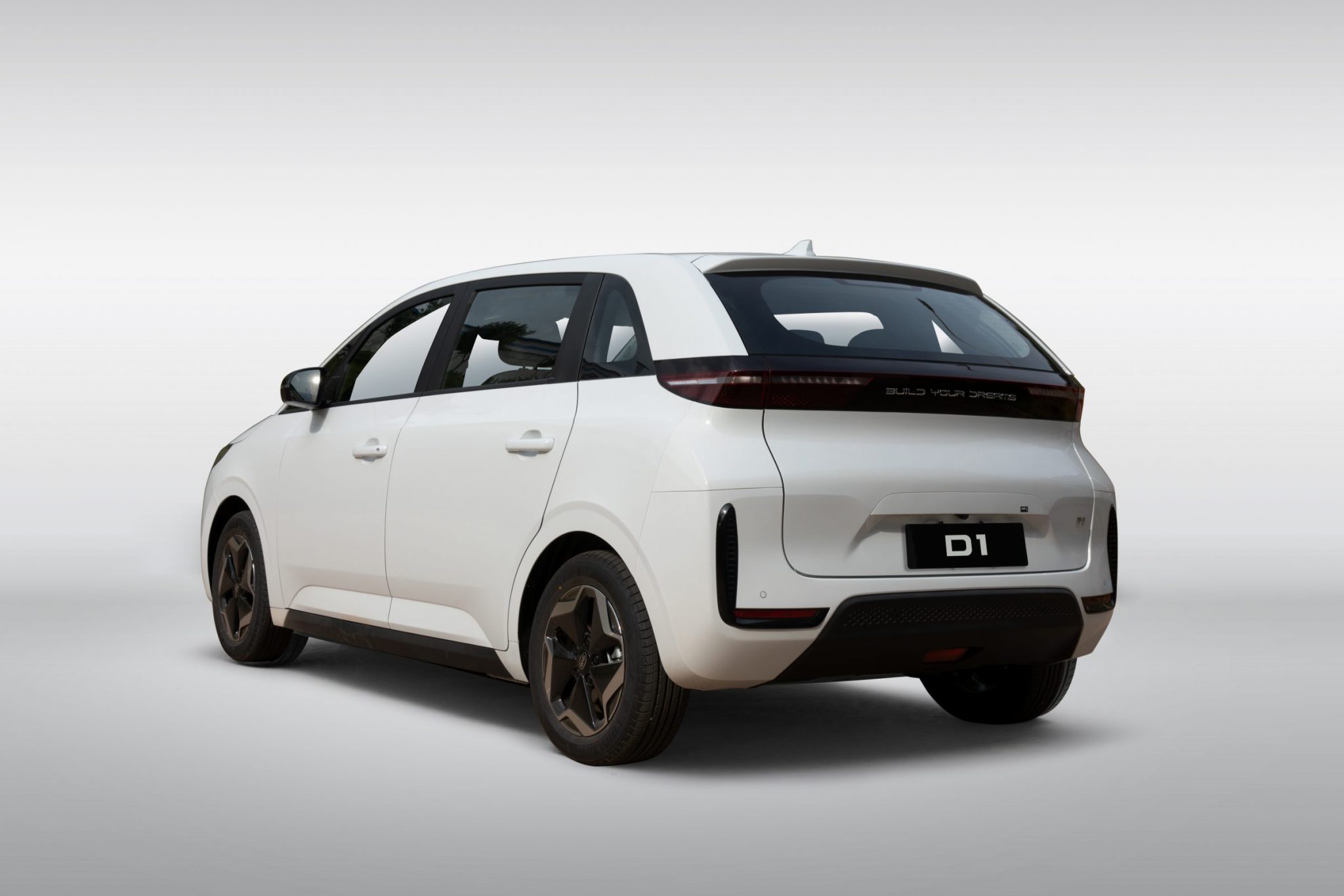 BYD Brasil entrega primeira unidade do elétrico D1 EV; veja detalhes