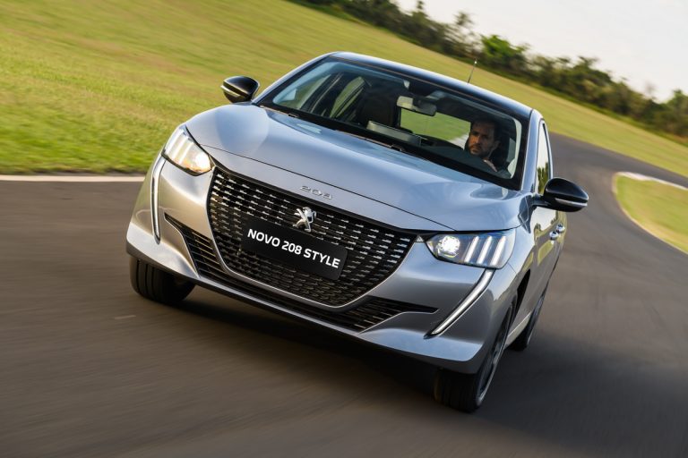 Peugeot completa 30 anos no Brasil; saiba como foi a estreia da marca