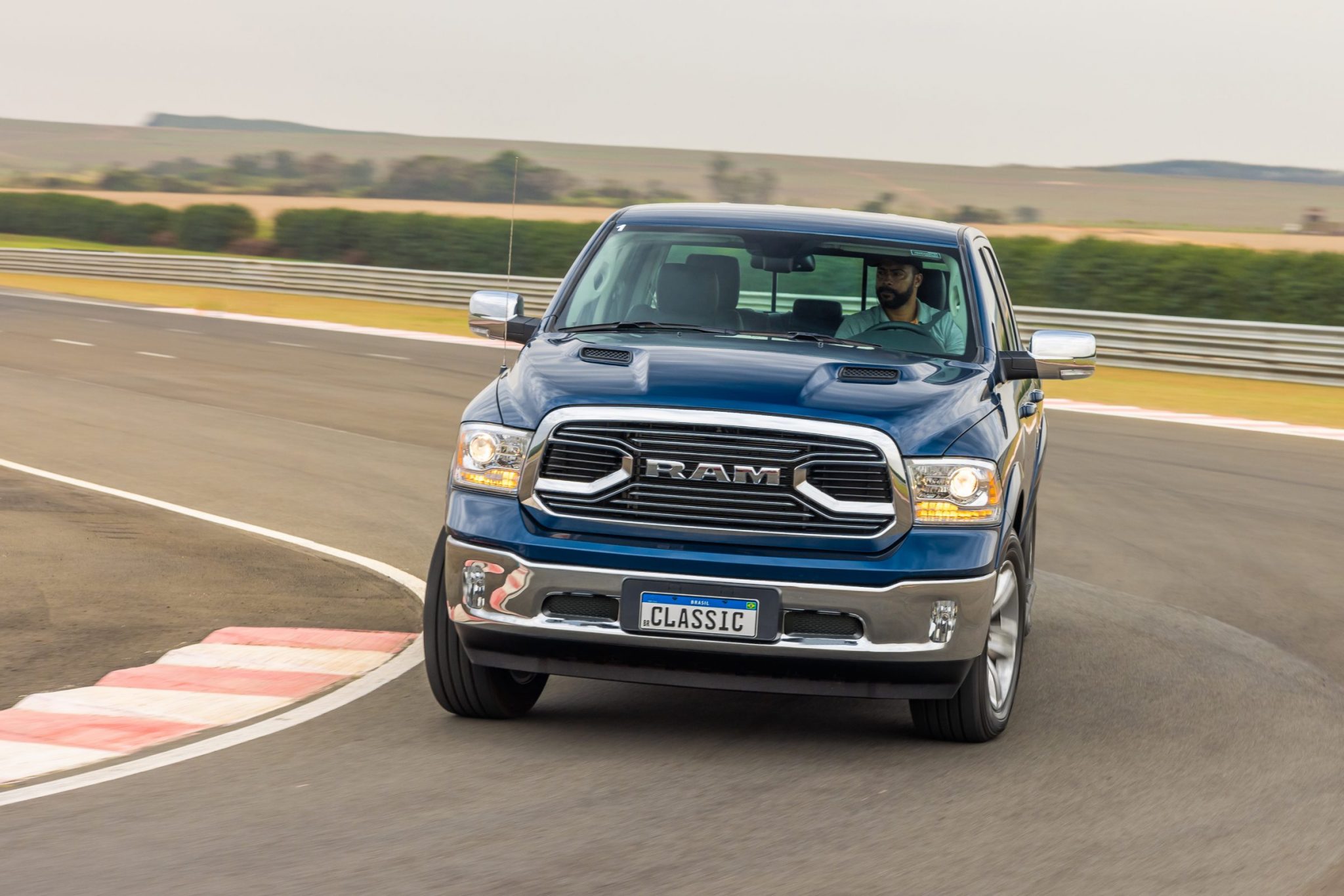 Ram Classic 2023: Ficha técnica, motor, consumo e tecnologia.