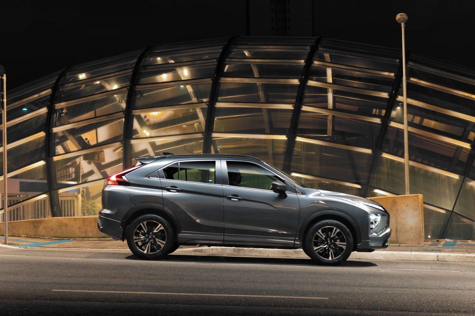 Eclipse Cross 2023: ficha técnica, versões, preços, itens de série e motor