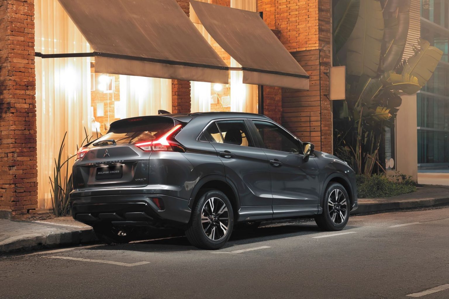 Eclipse Cross 2023: ficha técnica, versões, preços, itens de série e motor