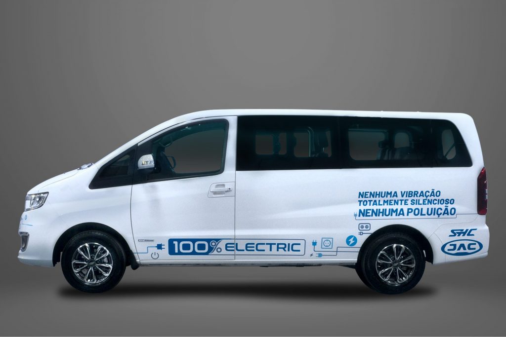 Van elétrica da Jac tem 7 lugares e 300 km de autonomia