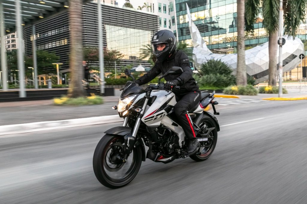 Bajaj Dominar 200 2023 ficha técnica, preço, consumo, itens e motor ...