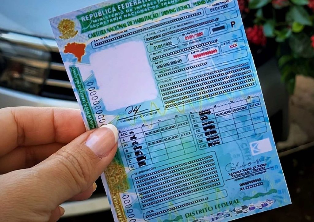 CNH com EAR: nova regra prevê multa a motoristas profissionais irregulares