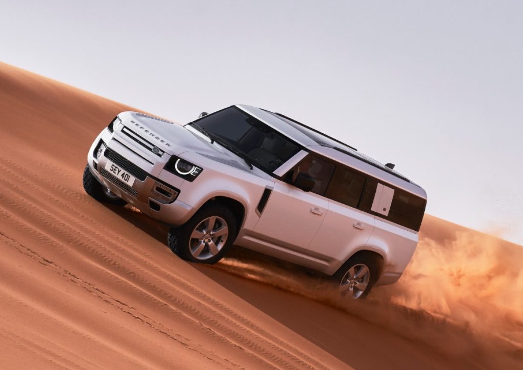 Land Rover Defender 130 chega ao Brasil com até 8 lugares; veja preço ...