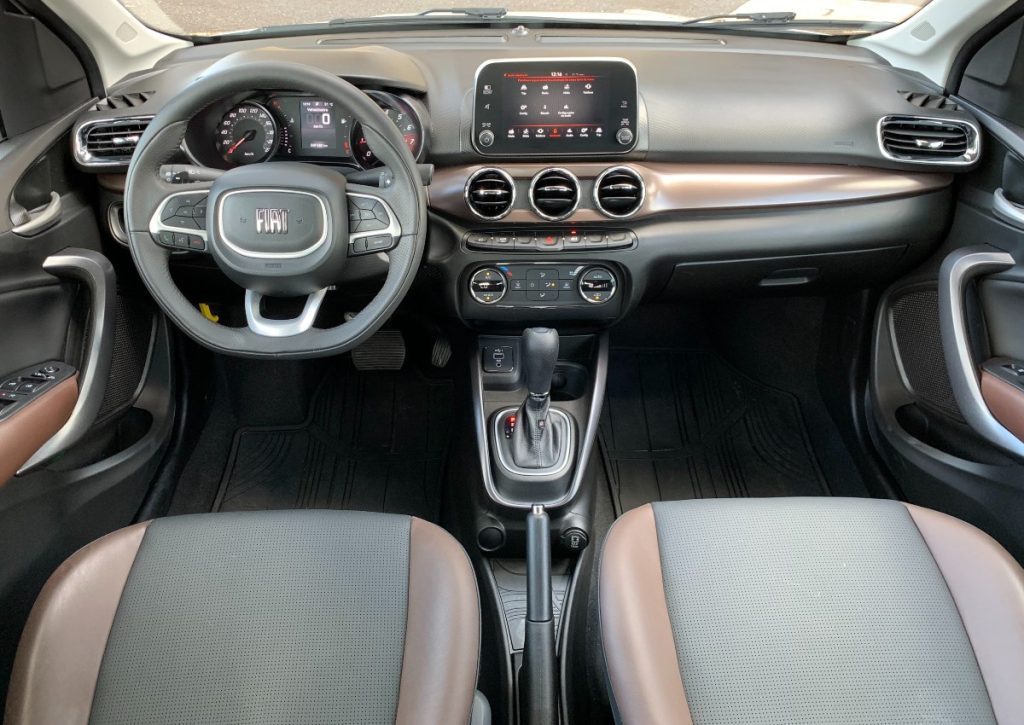 Teste: Fiat Cronos CVT, um dos automáticos mais baratos, vale a pena?