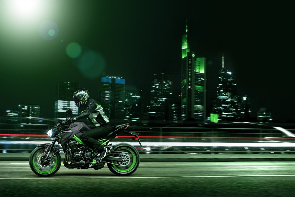 Kawasaki Z900 2023: ficha técnica, preço e itens de série