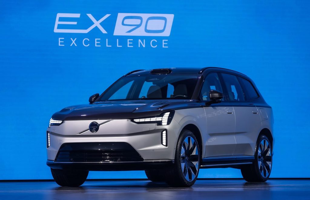 Volvo lança edição especial do EX90 no Salão de Xangai
