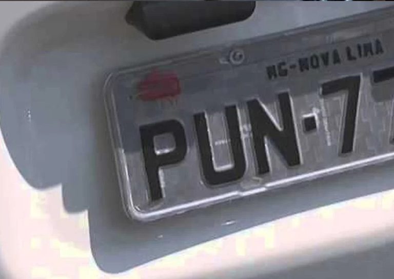 As placas de carros com combinações mais inusitadas e bizarras