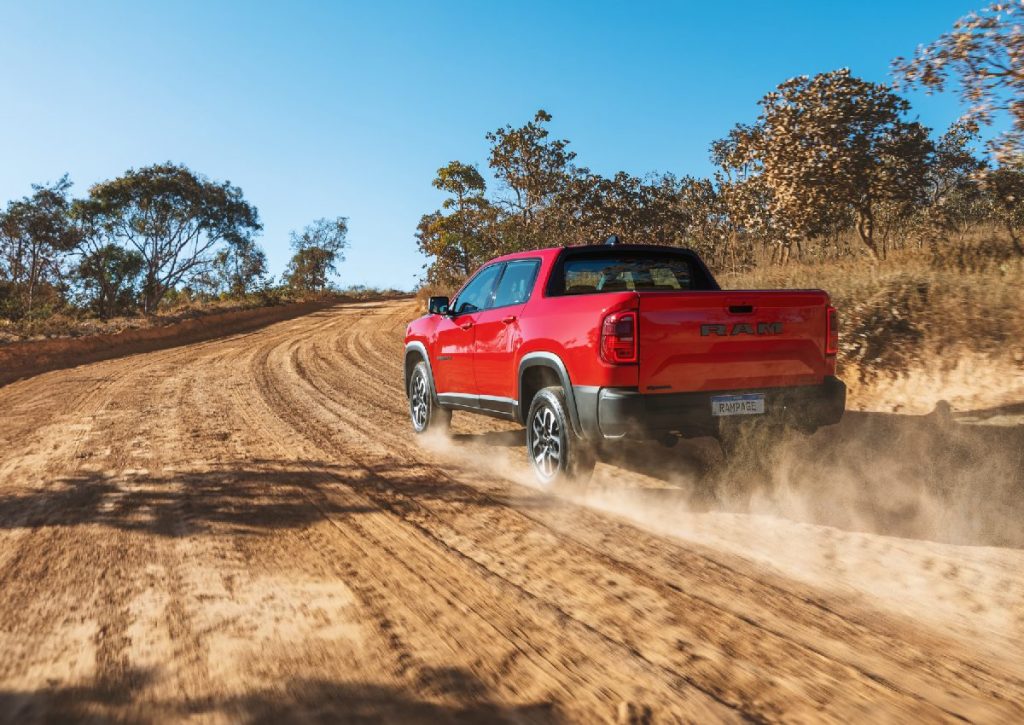 Nova Ram Rampage é párea para a Toyota Hilux?