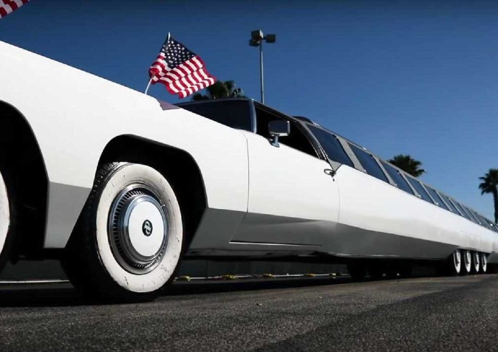 Esse é o carro mais longo do mundo e tem até pista de golfe dentro!